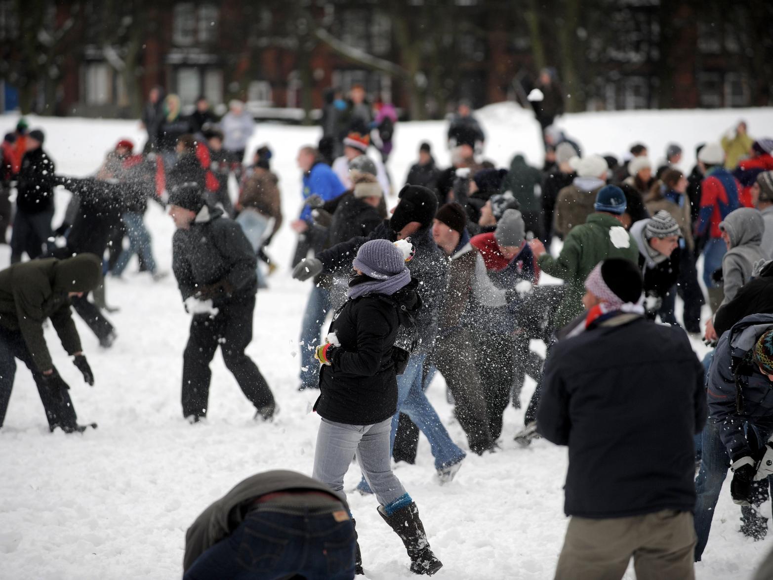 The day Leeds had a massive snowball fight