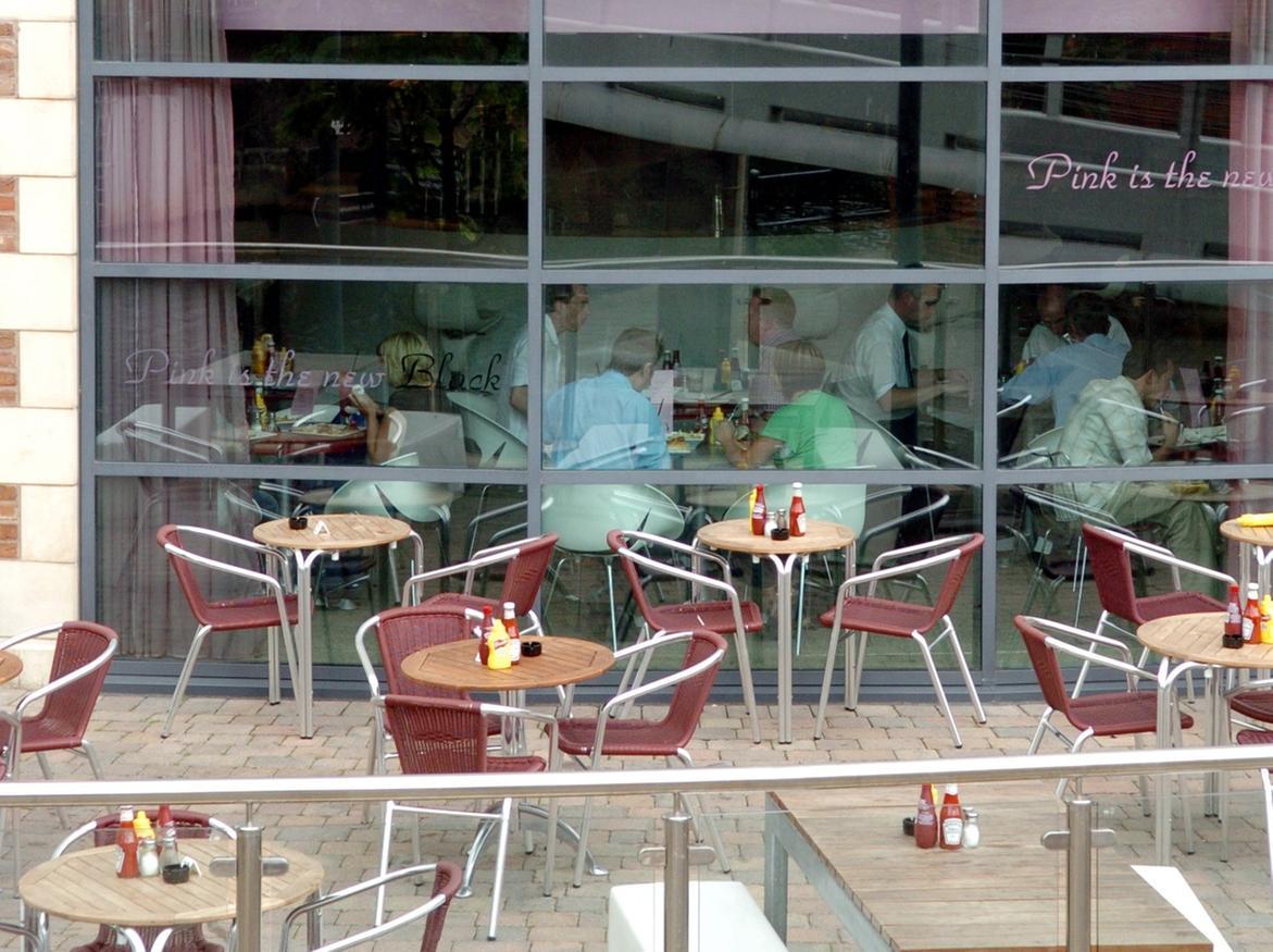 Step Inside Popular Leeds Nightspot Oracle When It First Opened In 2005