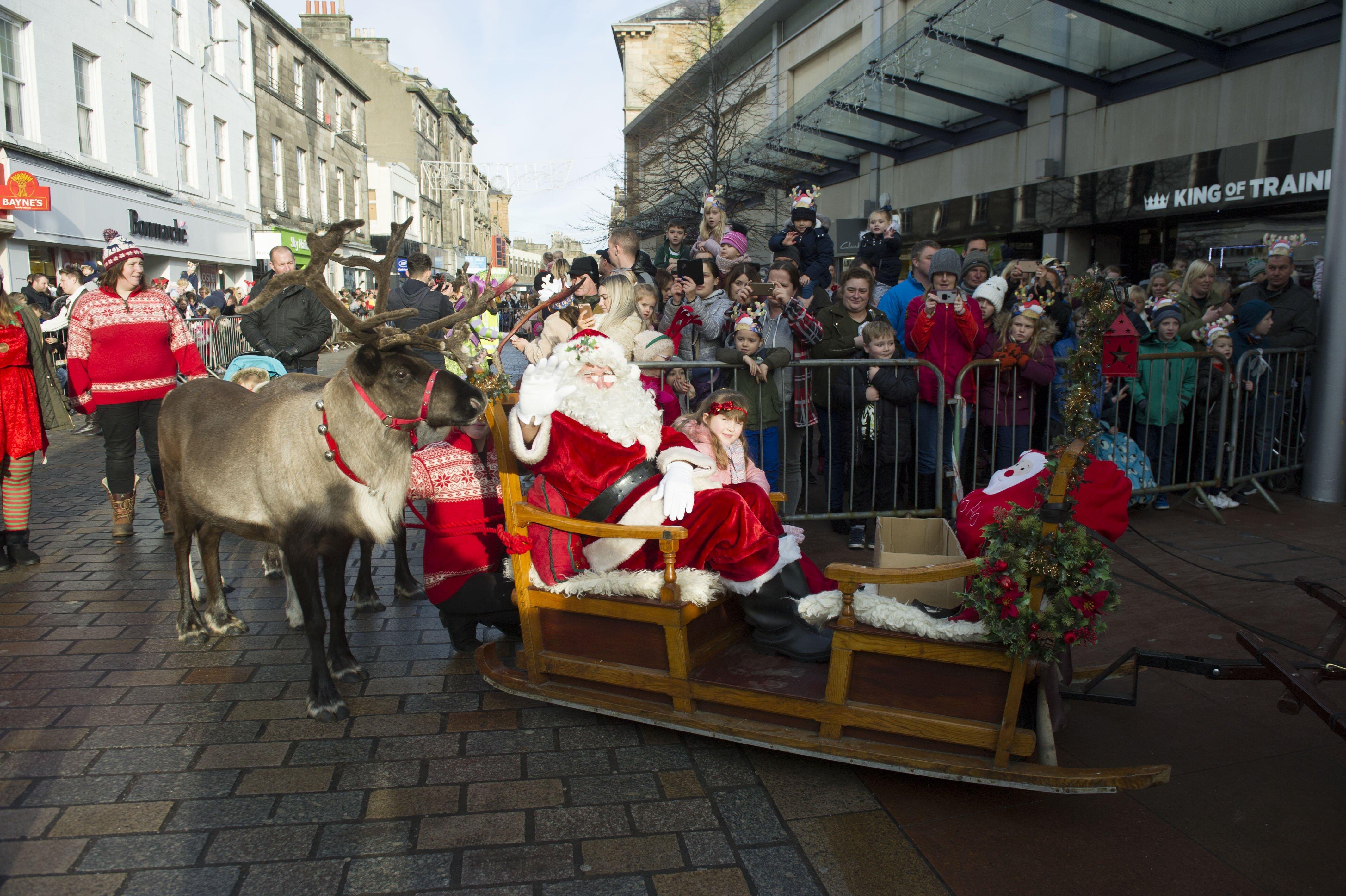 Pictures of the crowds at Kirkcaldy Reindeer Parade