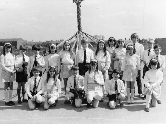 Celebrating 50 golden years of Oakway School in Wellingborough with a ...