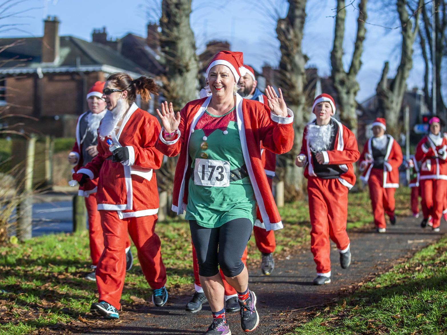 In pictures: Hundreds of Santas get pre-Christmas workout at charity ...